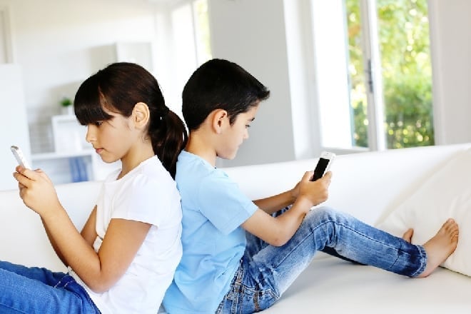 Smartphone Safety: 4 Expert Tips for Keeping Kids Safe On-and-Offline