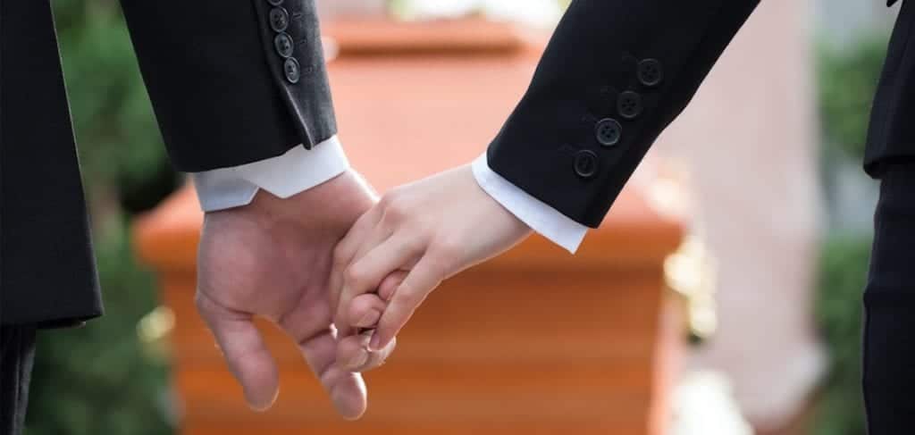 Funeral Etiquette For Teens: What to Expect, Wear, and Say