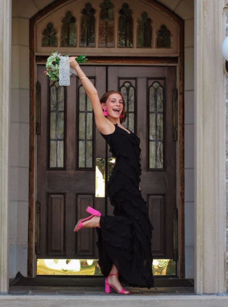 22 Prom Picture Poses For Teenagers