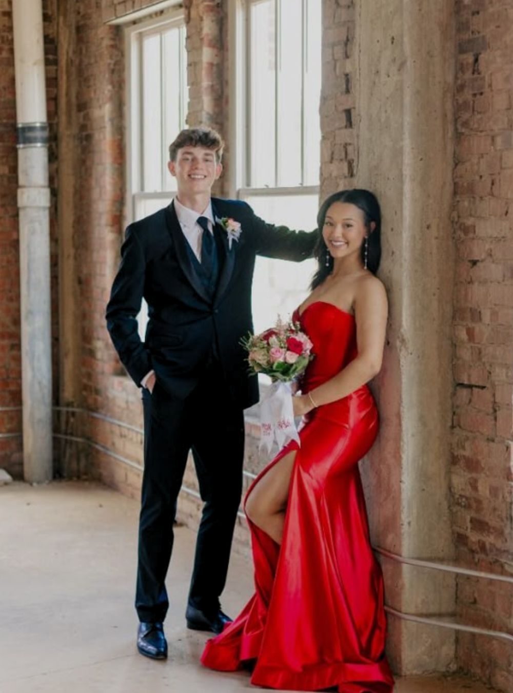 22 Prom Picture Poses For Teenagers